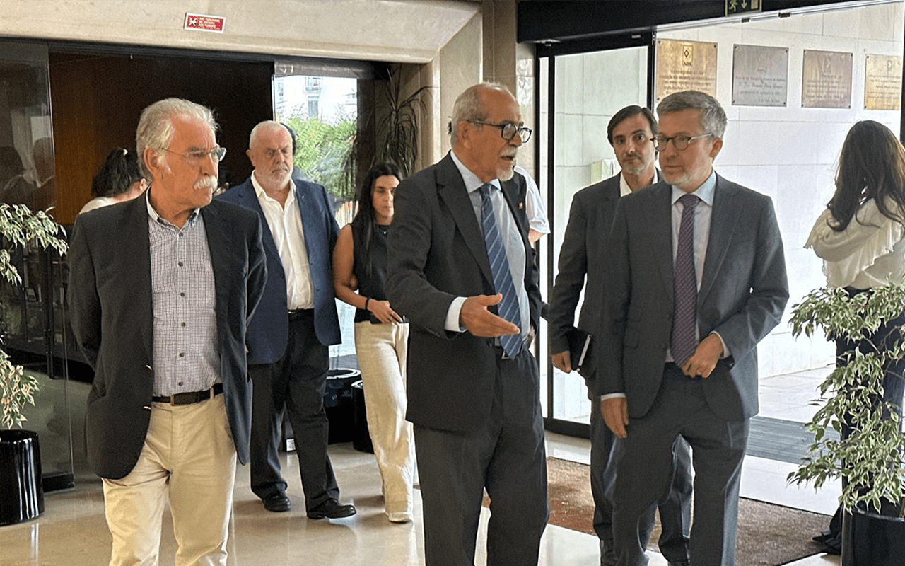 Presidente da Câmara Municipal de Lisboa visita a Sede Nacional - Adfa